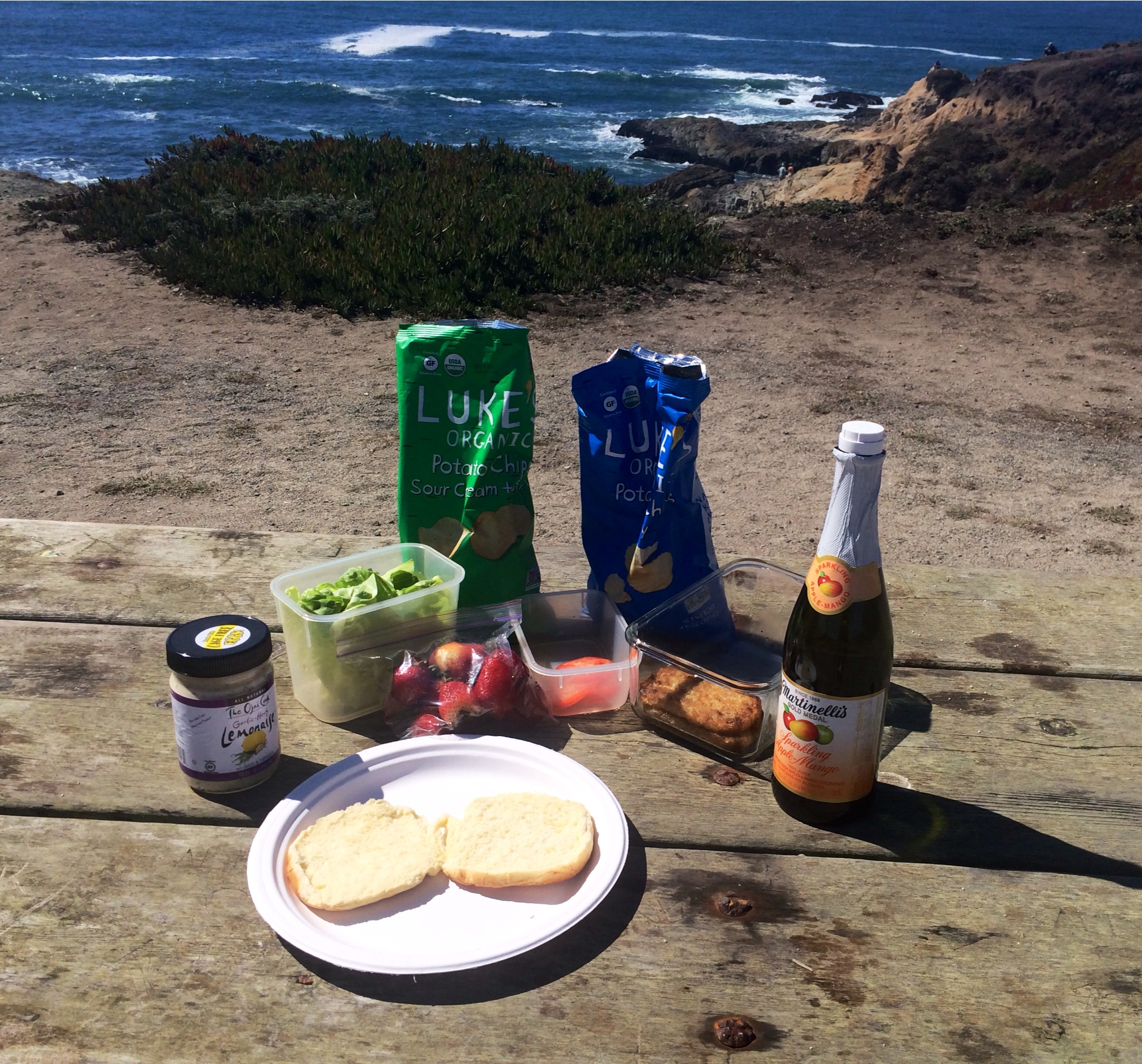 Entertaining: Picnic at the Beach + Potato Burgers | a dose of pretty